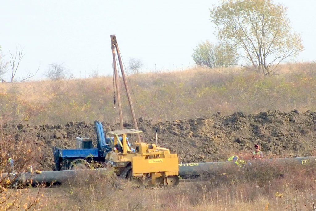 EXCLUSIV! Un lugojean s-a trezit cu conducta BRUA pe terenul sau si ...