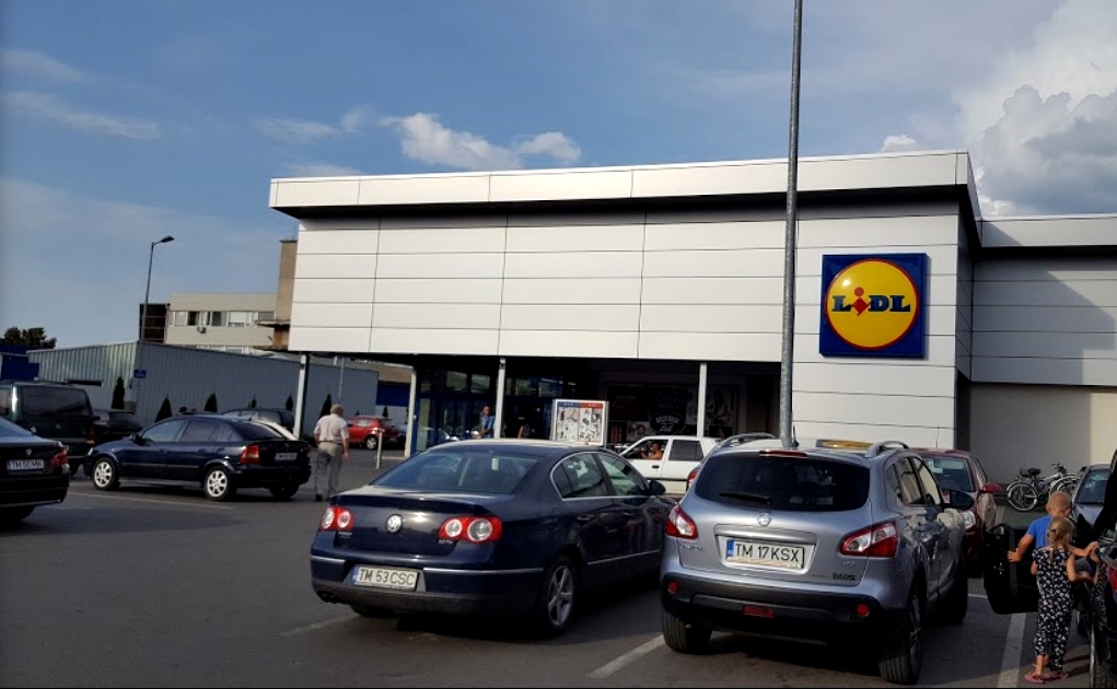 Inca un deces subit intr-un supermarket Lidl din Timisoara! O tanara in ...
