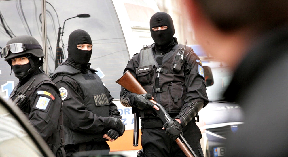 Ofiter de politie retinut de procurorii DIICOT! Seful Serviciului Arme ...