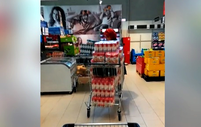 VIDEO. Scandal la un supermarket Lidl, dupa ce o buticareasa si-a ...