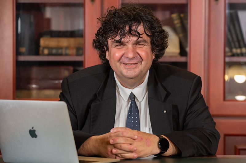 PREMIERA. Universitatea Politehnica Timisoara isi consulta profesorii ...