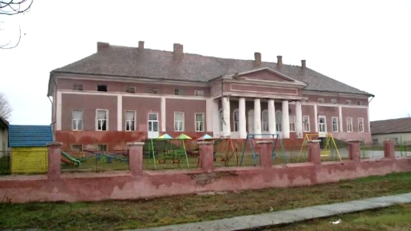Un castel din Timis cu o vechime de 270 de ani va fi reabilitat printr ...
