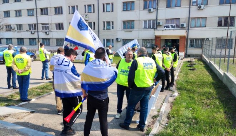 Protest al politistilor din Mangalia impotriva atitudinii dictatoriale ...