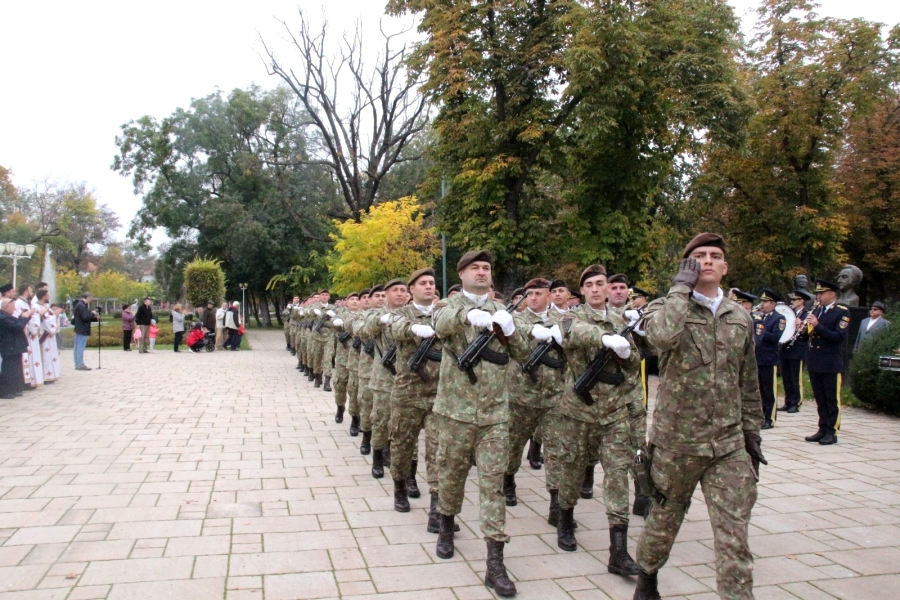 Reintroducerea serviciului militar obligatoriu in Romania, pe agenda de ...