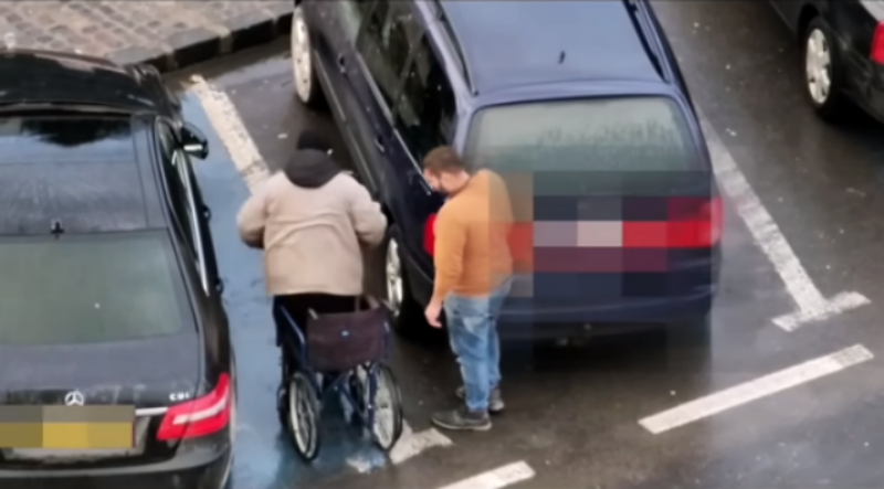 VIDEO Un politist a surprins o adevarata „minune”: un cersetor se ...