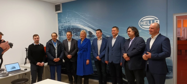 Hella for Education! Compania germana, o noua investitie de 80.000 de ...