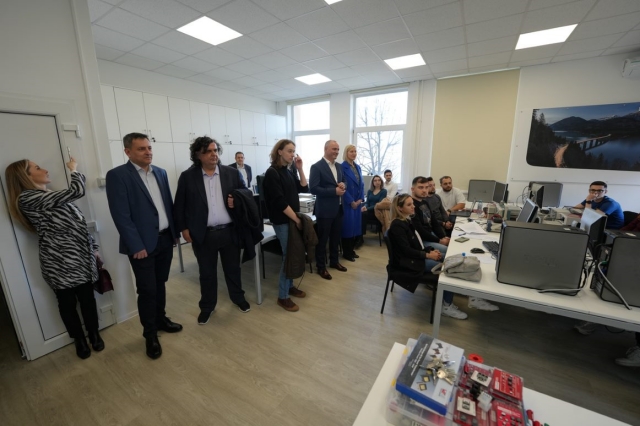 Hella for Education! Compania germana, o noua investitie de 80.000 de ...