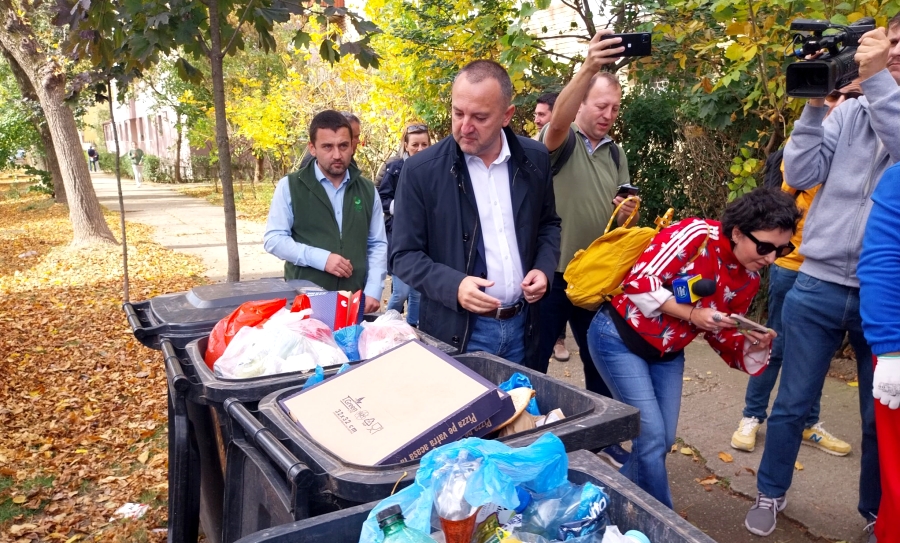 Eticheta Rosie / Retim si ADID au inceput controalele la pubelele de colectare a deseurilor ...