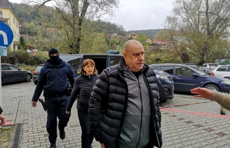 Omer Radovancovici, mandat de arestare preventiva pe 30 de zile pentru trafic de minori. Sotia ...
