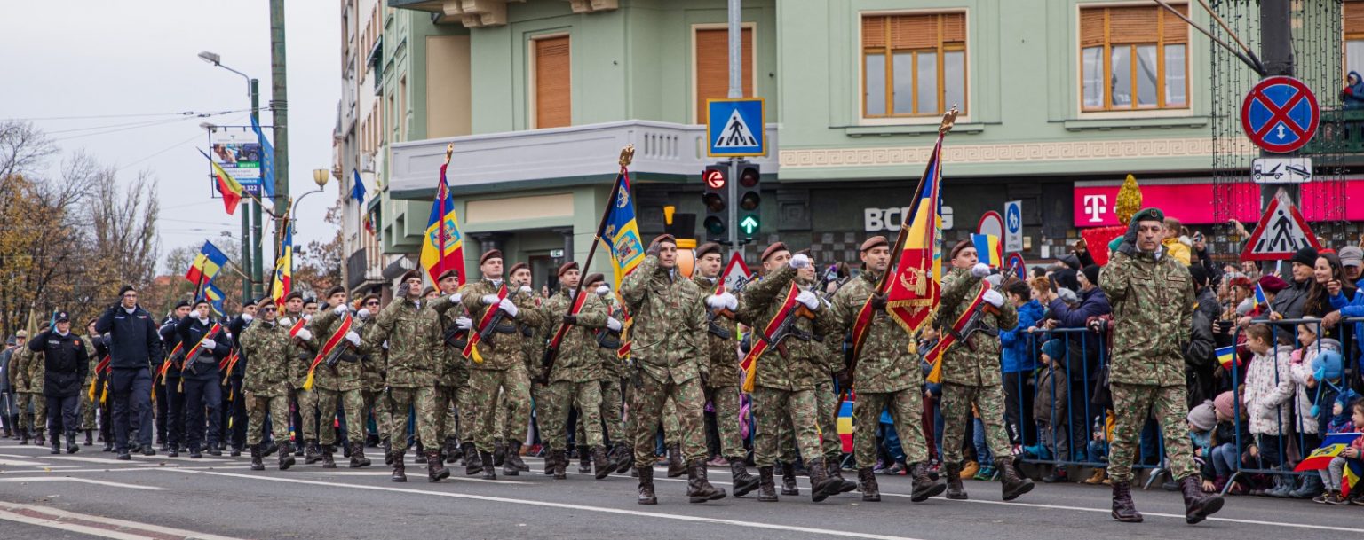 Parada militara de la Timisoara, una dintre cele mai spectaculoase din ...