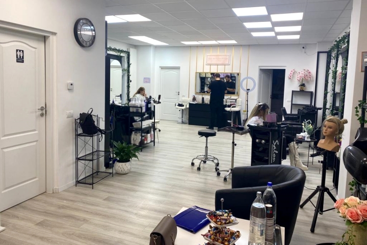 Saloanele de coafura din Timisoara, controlate de inspectorii ITM Timis ...