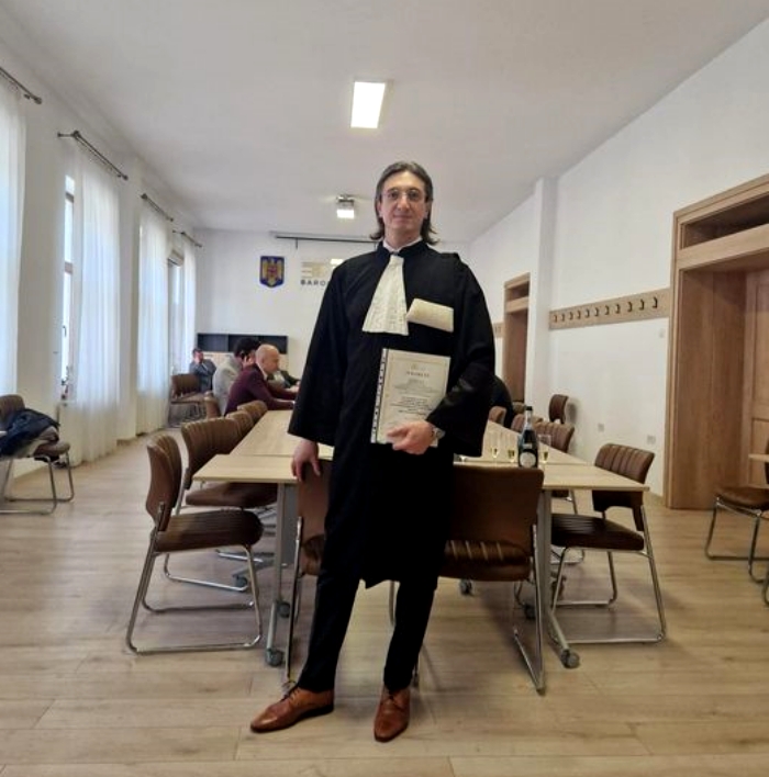 Fost judecator la Inalta Curte de Casatie si Justitie, admis in profesia de avocat, la Baroul ...