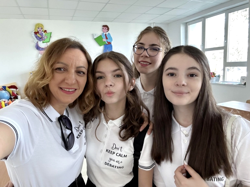 Olimpiada de Dezbateri pentru Juniori: O eleva de la Colegiul National ...