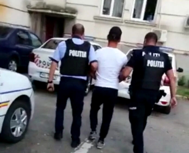 Flagrant! Un fost politist din Bacau a fost retinut pentru santaj ...
