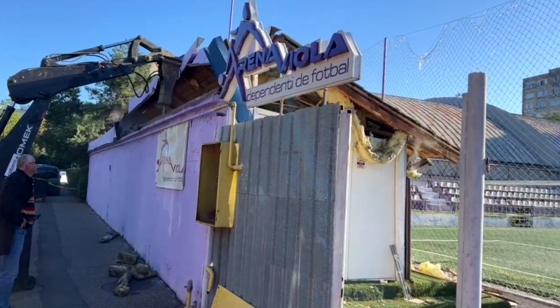 FOTO / Inca o baza sportiva din Timisoara, demolata de buldozerele ...