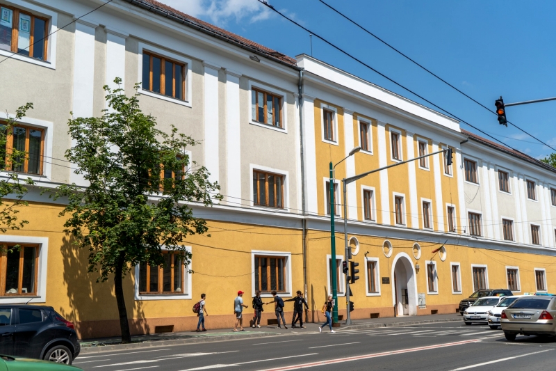 Sediul Facultatii de Arte si Design si a Facultatii de Muzica si Teatru ...