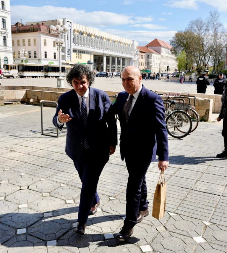Presedintele Romaniei, Ilie Bolojan, in vizita la Universitatea ...