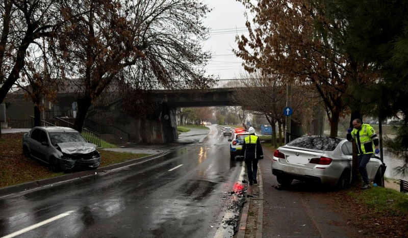 Grav accident rutier pe o strada din Timisoara. Membrii unei familii ...
