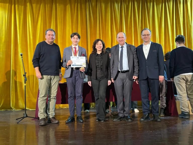 Concursul National de Fizica, Astronomie si Astrofizica: Premiul I si ...